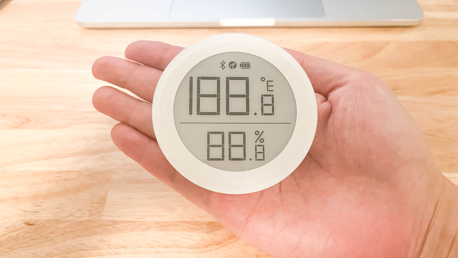 [製品レビュー] Qingping Temp & RH Monitor (HomeKit対応)で室内の温度・湿度をモニターする