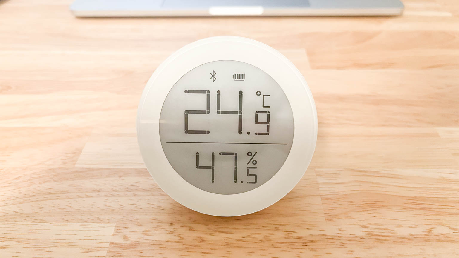 [製品レビュー] Qingping Temp & RH Monitor (HomeKit対応)で室内の温度・湿度をモニターする